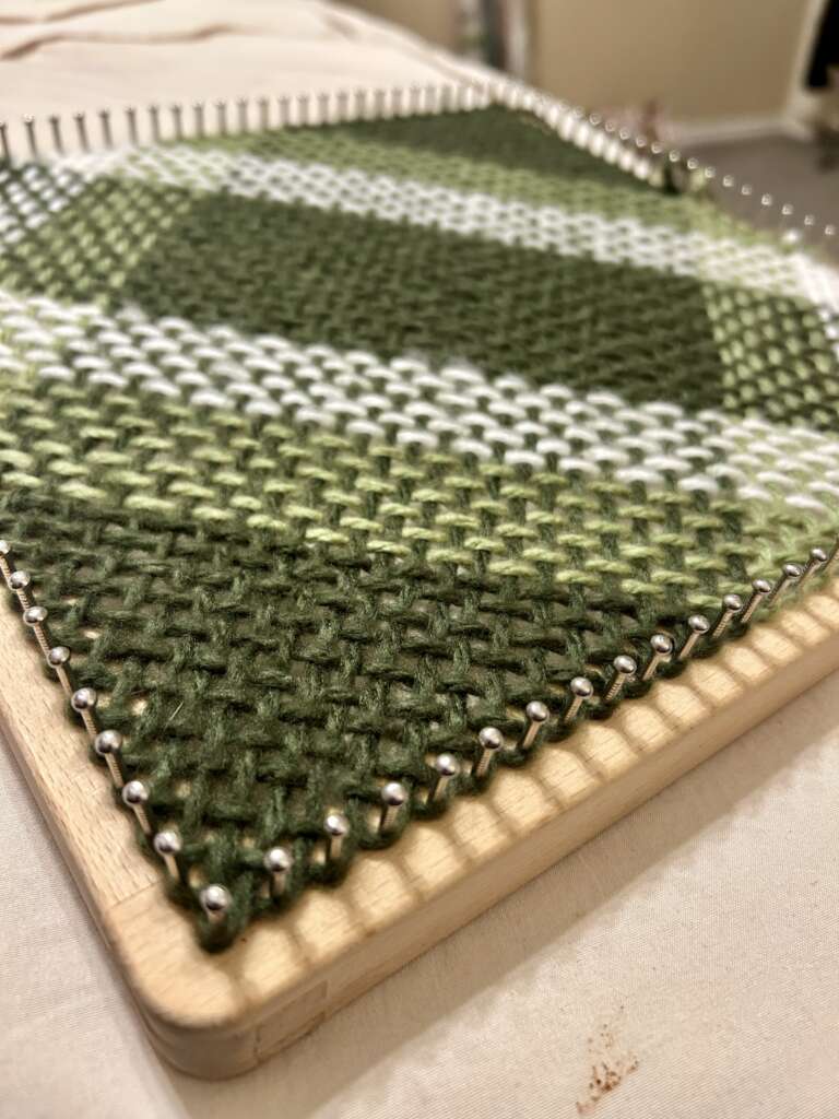 The Yarny Way Top: A Free Pin Loom Pattern - The Yarny Way