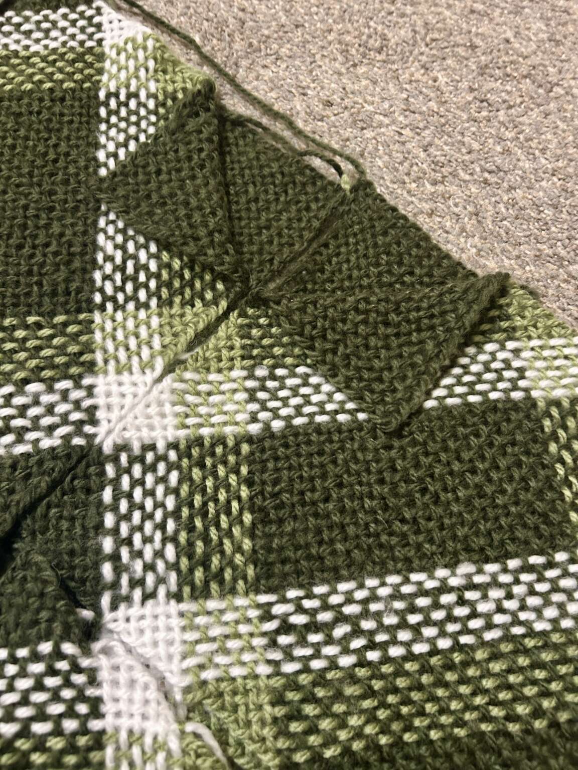 The Yarny Way Top: A Free Pin Loom Pattern - The Yarny Way